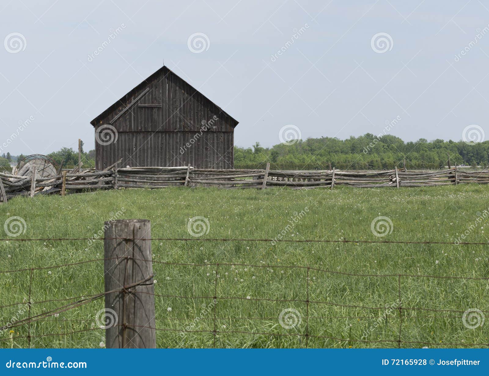 Decrepit Farm in a Farmers Field Stock Photo - Image of abandoned ...