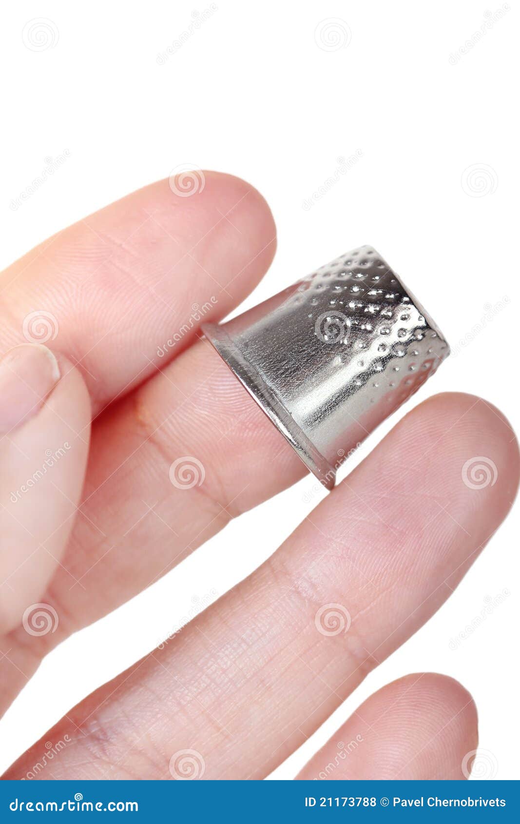 Dedal en el dedo medio foto de archivo. Imagen de nadie - 21173788