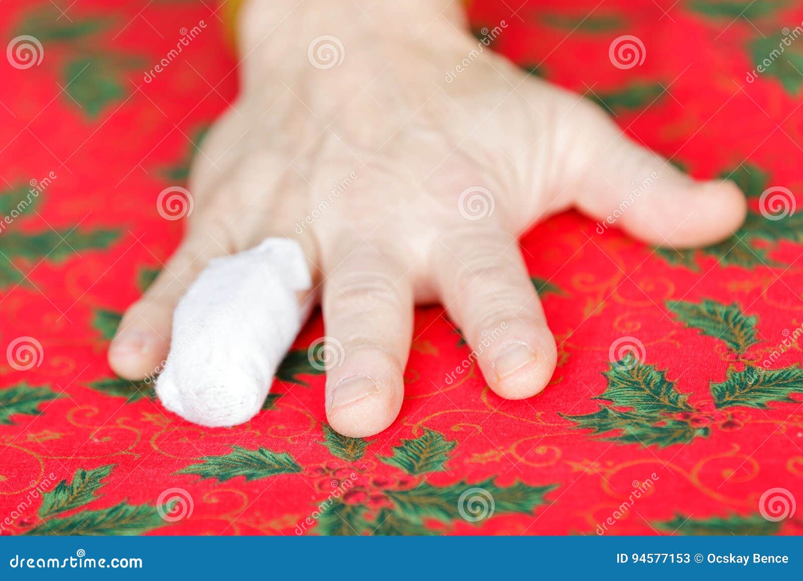 Dedo anular vendado imagen de archivo. Imagen de cuidado - 94577153