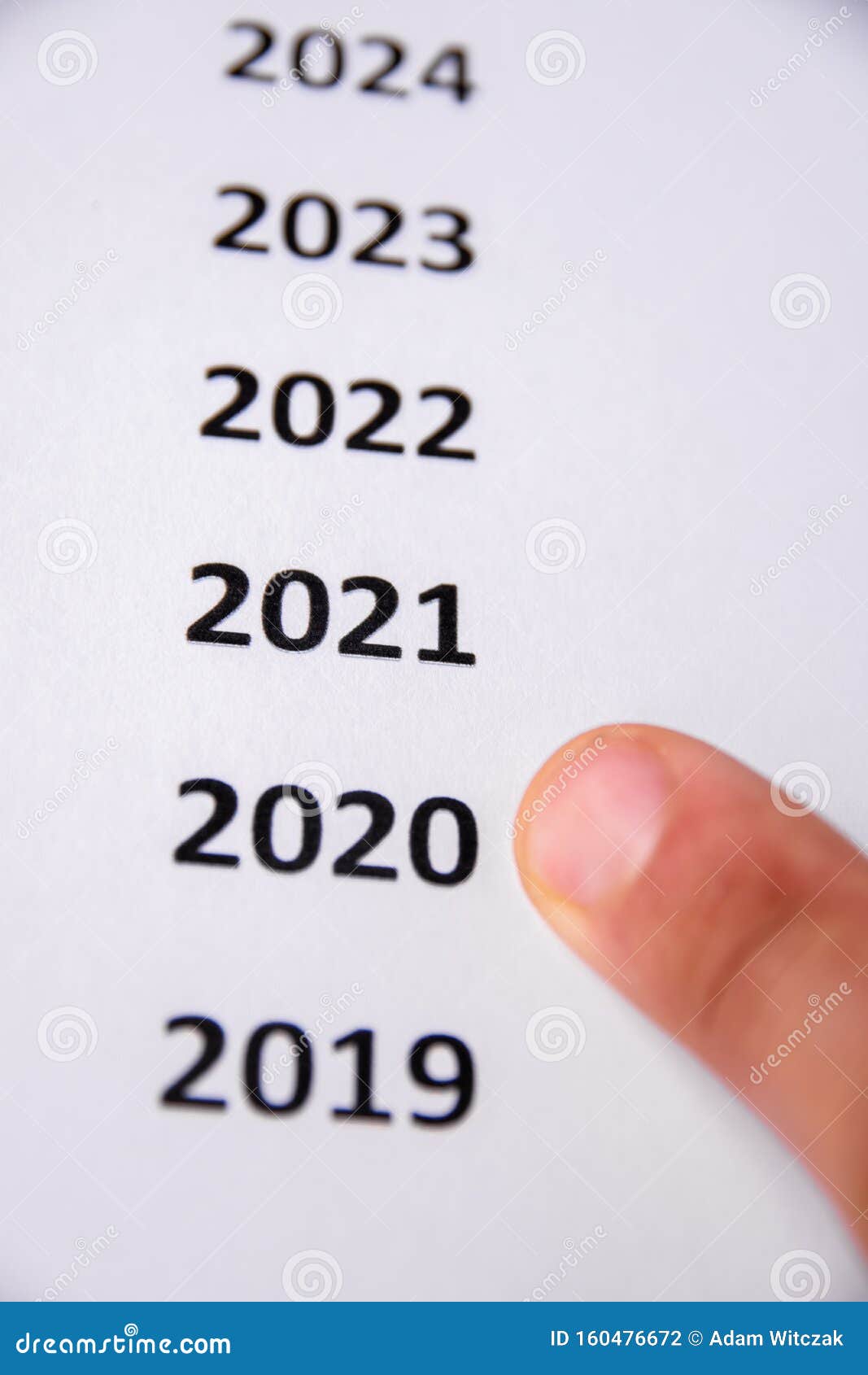 Dedo Que Apunta a 2020. Libro Blanco. Copie El Sapce Foto de archivo ...