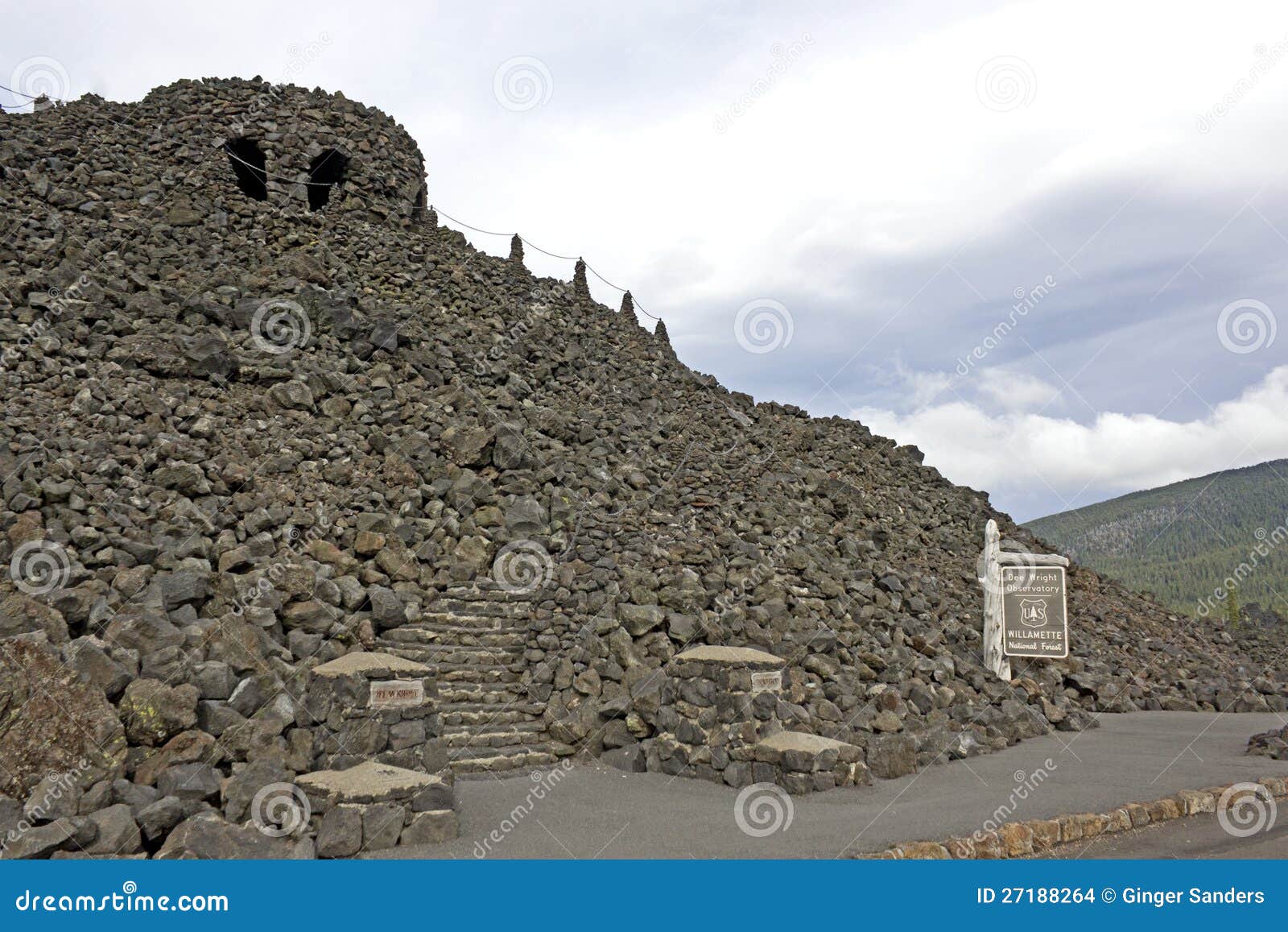 Dee Wright Observatory Central Oregon Stock Photo - Image of oregon ...