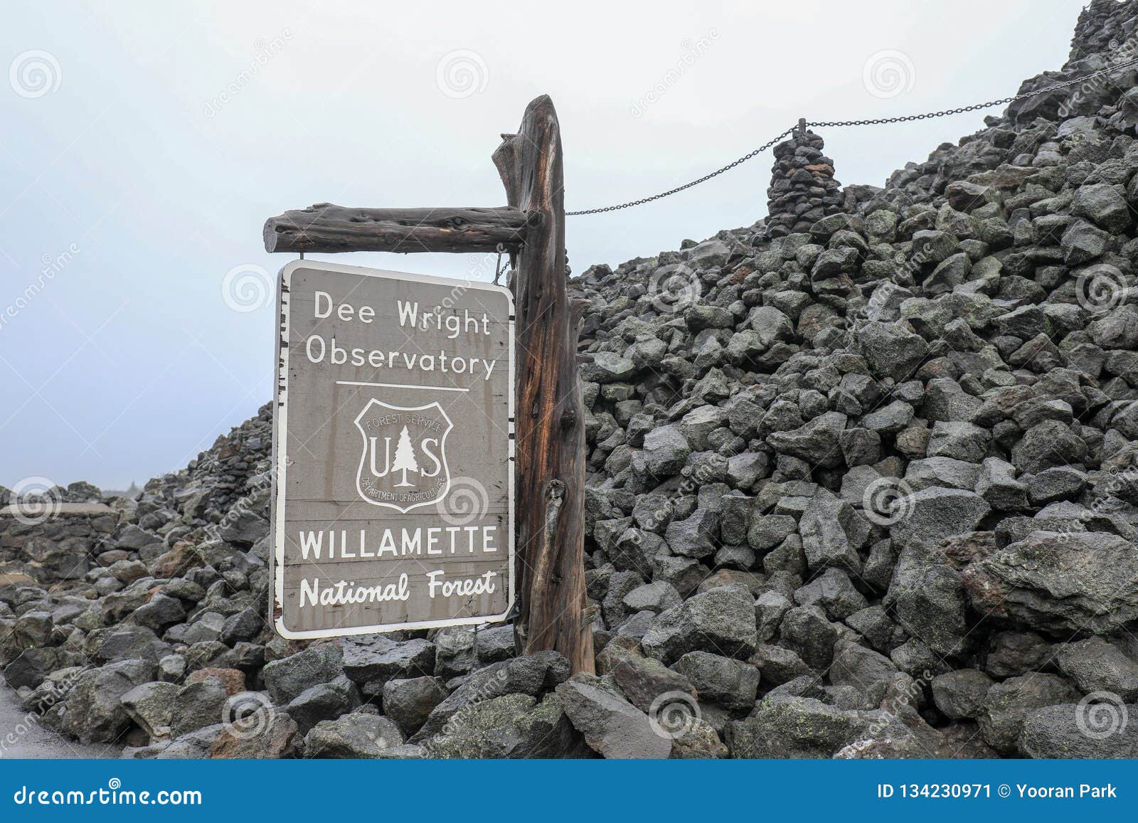 Dee Wright Observatory, Observatory in the Deschutes County, Oregon ...