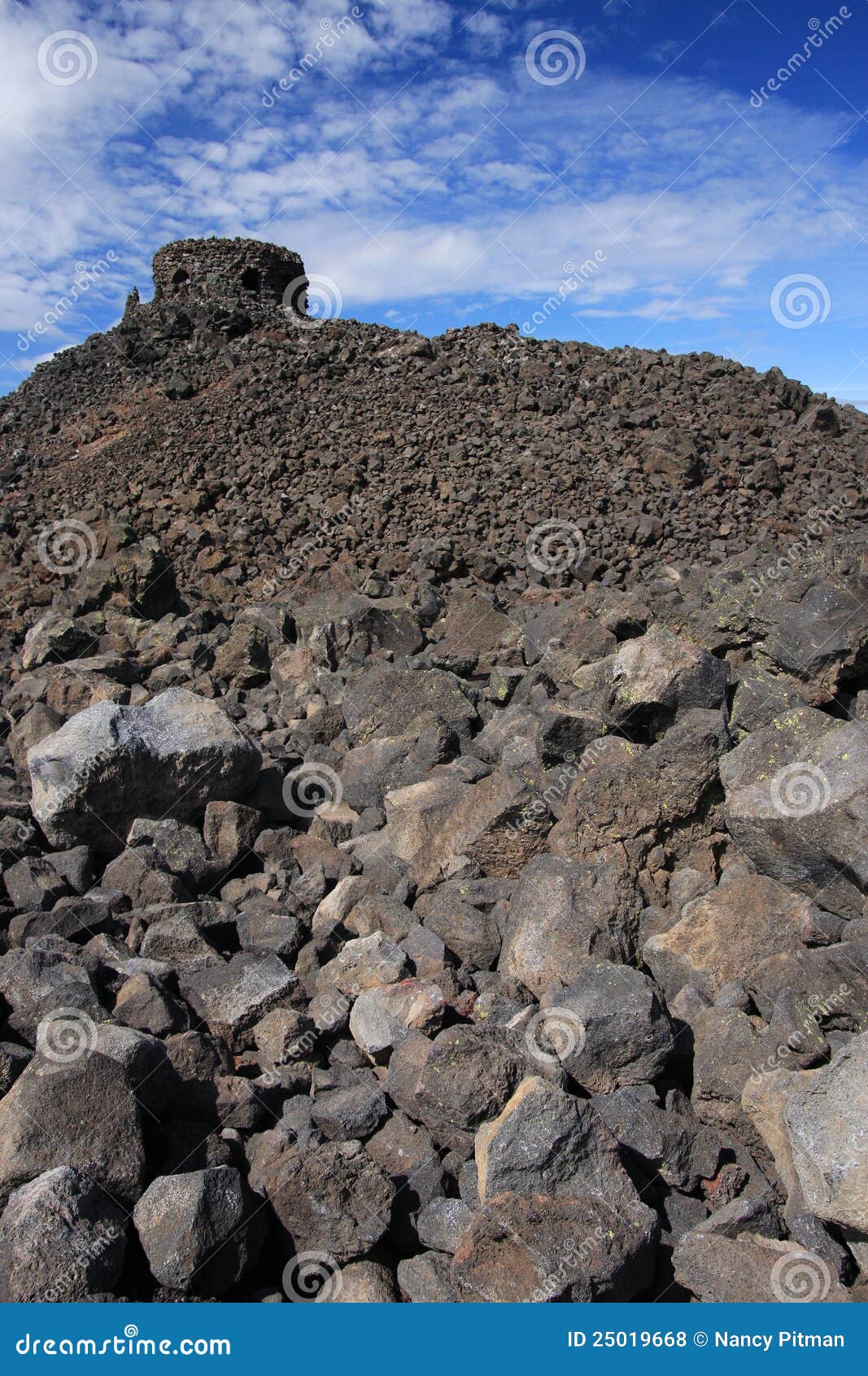 Dee Wright Observatory Oregon Stock Photo - Image of lava, volcano ...