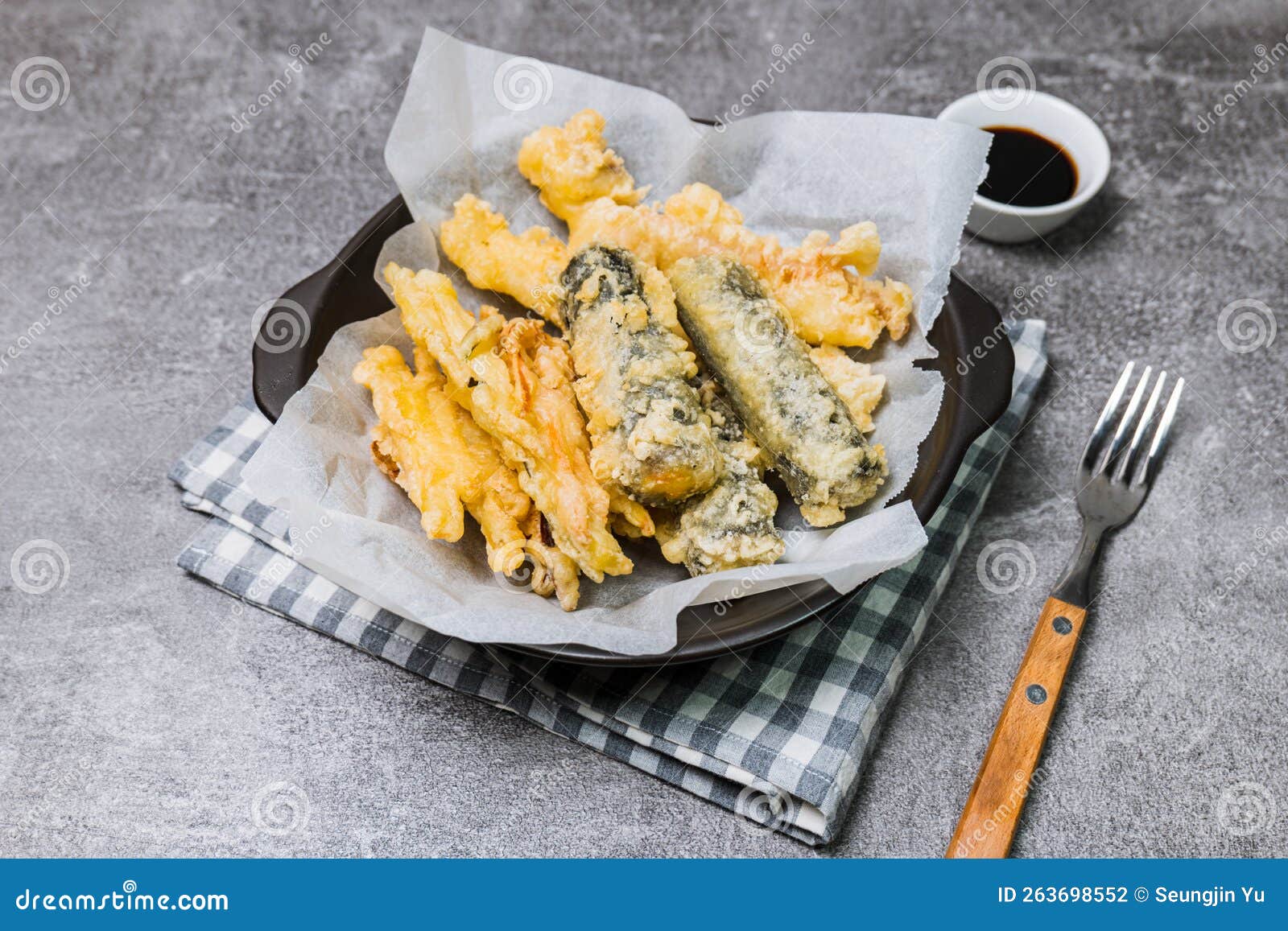 Deep-fried Laver Roll, Deep-fried Squid Snack Stock Photo - Image of ...
