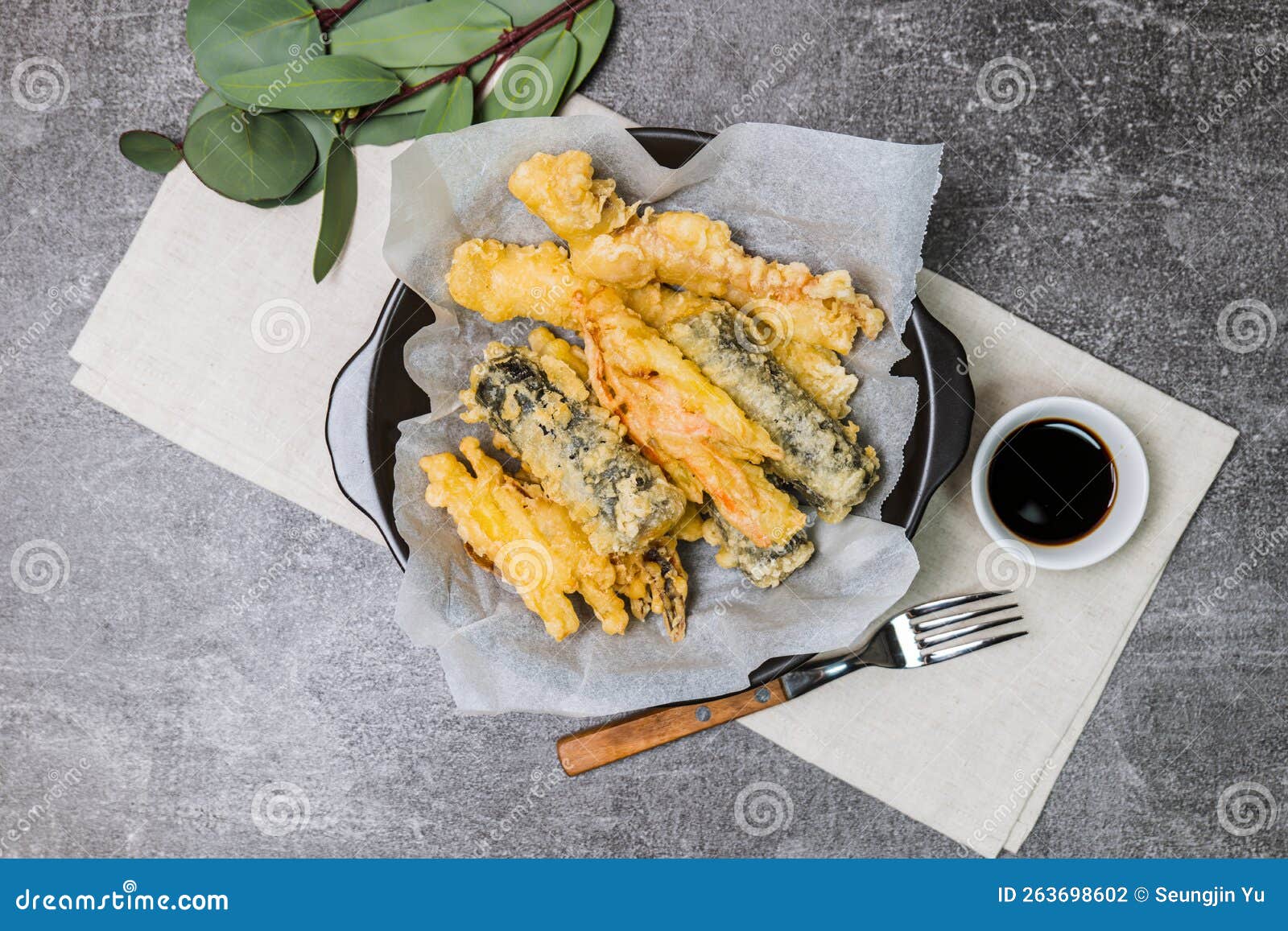 Deep-fried Laver Roll, Deep-fried Squid Snack Stock Photo - Image of ...