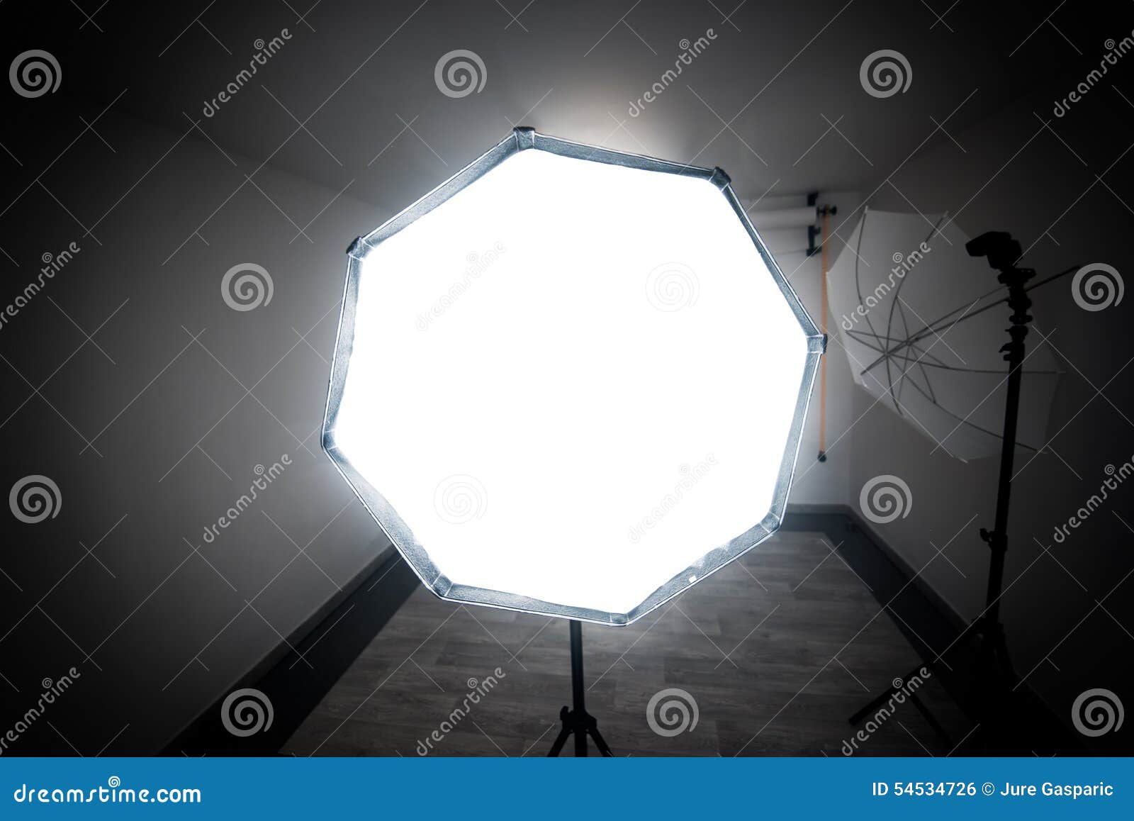 Deep Octobox Studio Softbox Modifier is Shooting in the Studio Stock ...