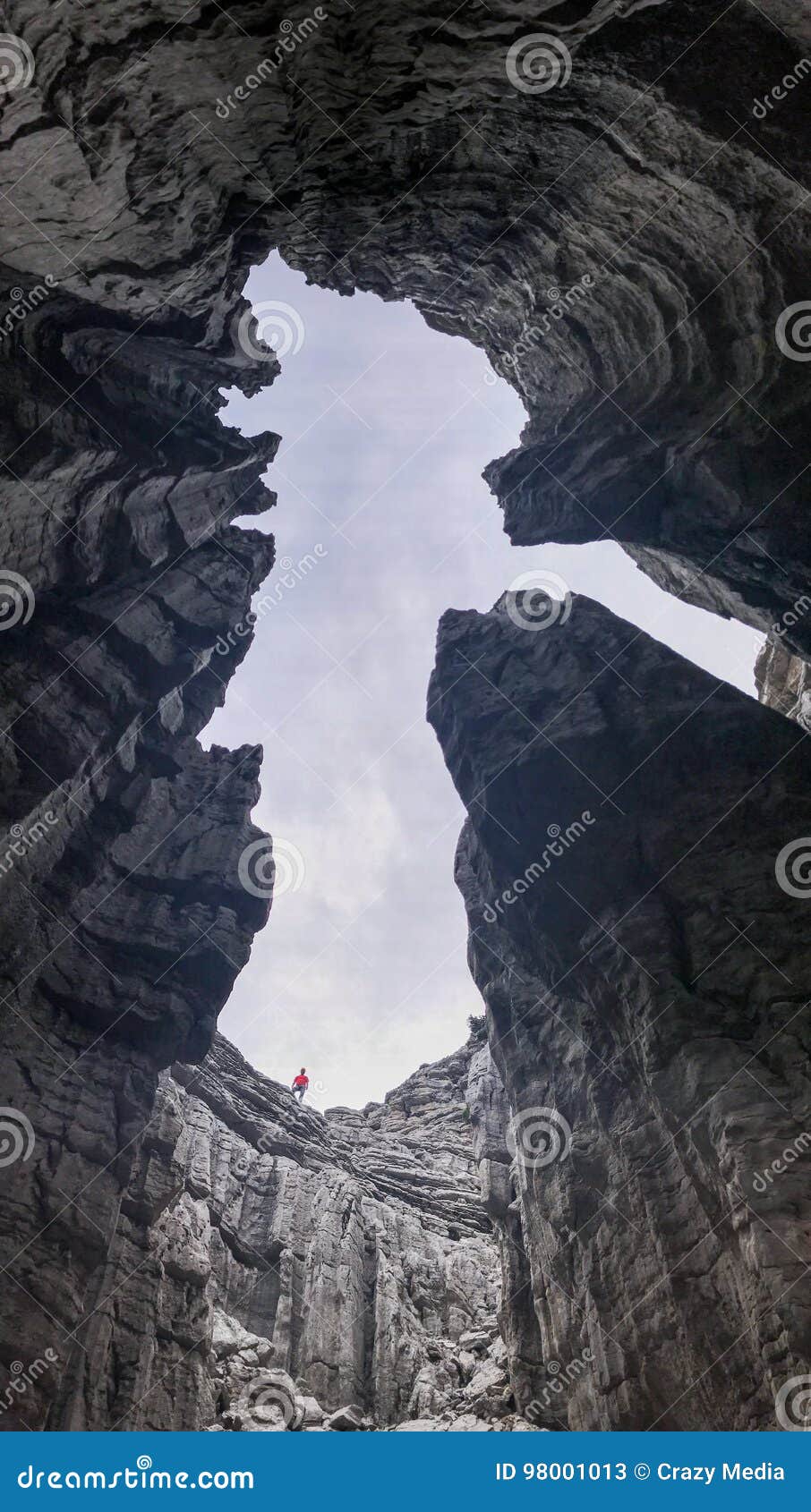 Deep snow pits & cave editorial stock photo. Image of climbing - 98001013