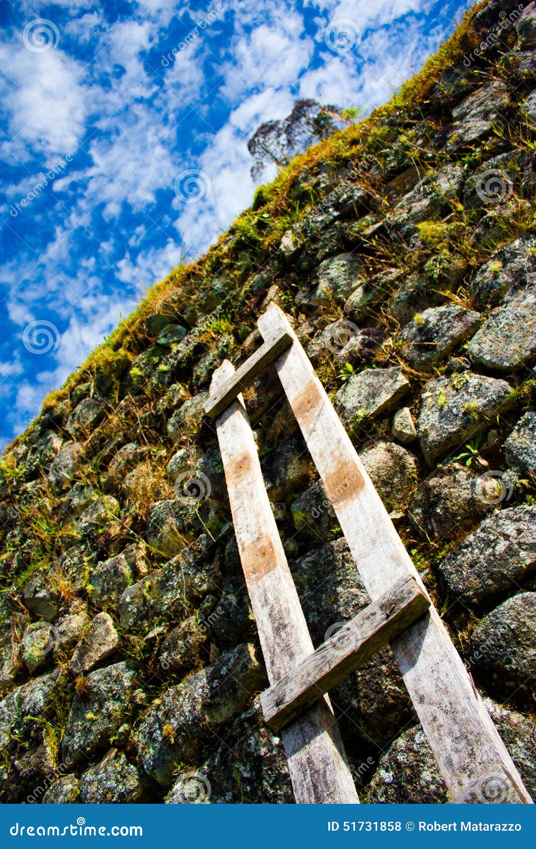 Defekte Leiter Herauf Eine Wand Stockfoto - Bild von diagonale, reise ...