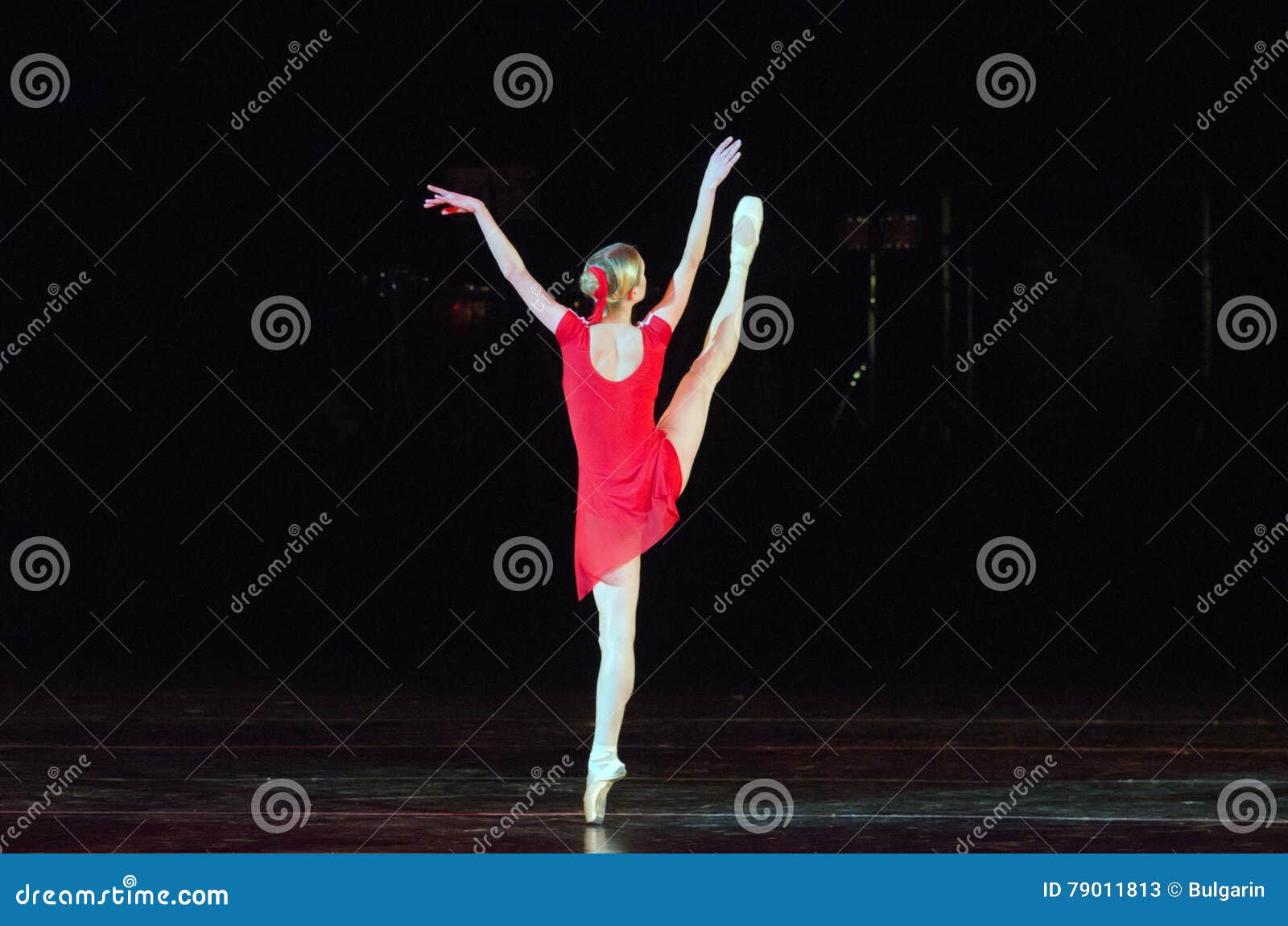 Degage fotografia stock editoriale. Immagine di dinamica - 79011813