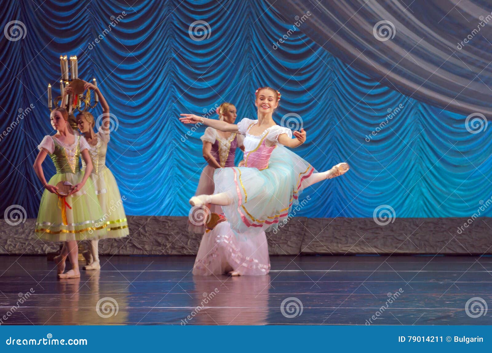 Degage foto editorial. Imagen de pares, elegante, elegancia - 79014211