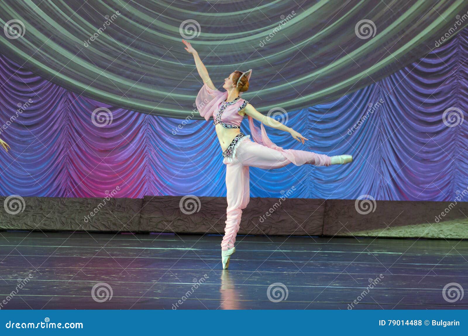 Degage fotografia stock editoriale. Immagine di musica - 79014488