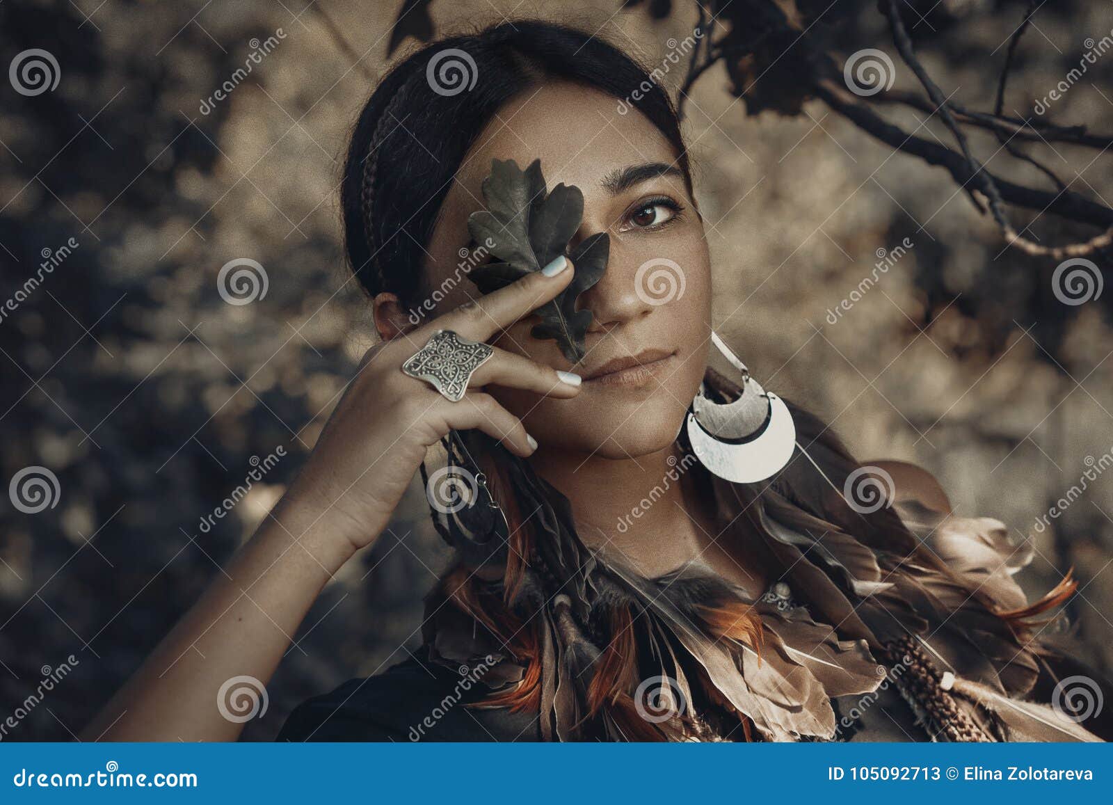 Del Boho Del Estilo De La Mujer Retrato Joven Hermoso Al Aire Libre ... Del Boho Del Estilo De La Mujer Retrato Joven Hermoso Al Aire Libre ...