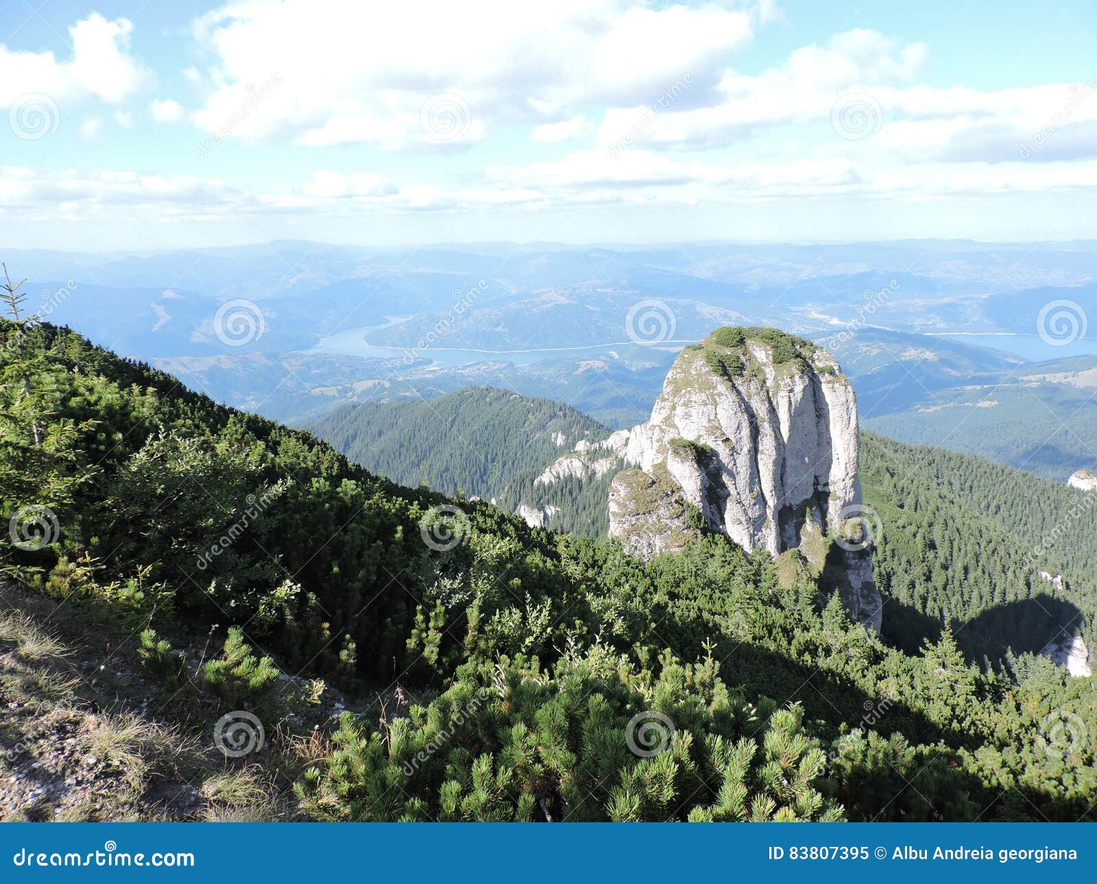 Del pico de Toaca, Ceahlau imagen de archivo. Imagen de claro - 83807395