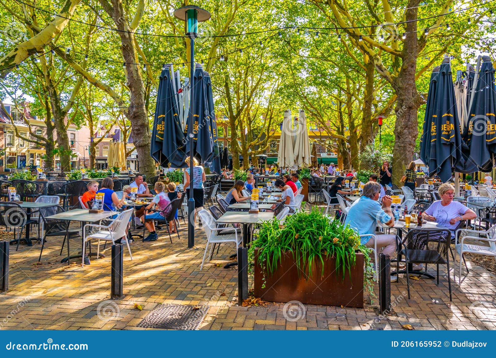 DELFT, NETHERLANDS, AUGUST 6, 2018: Beestenmarkt Square in Delft ...