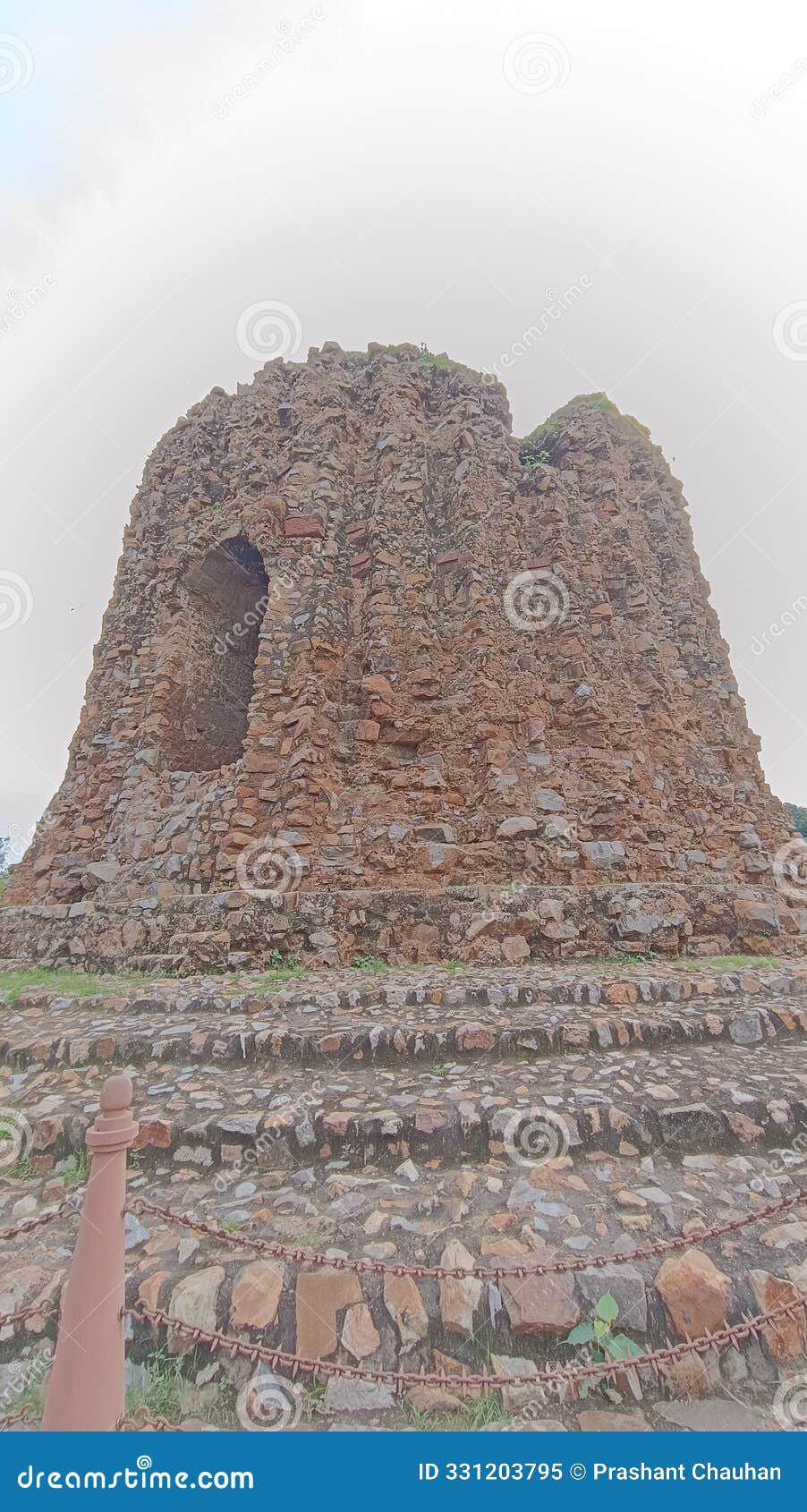 A Historical Kos Minar Of Grant Trunk Road Stock Photography ...