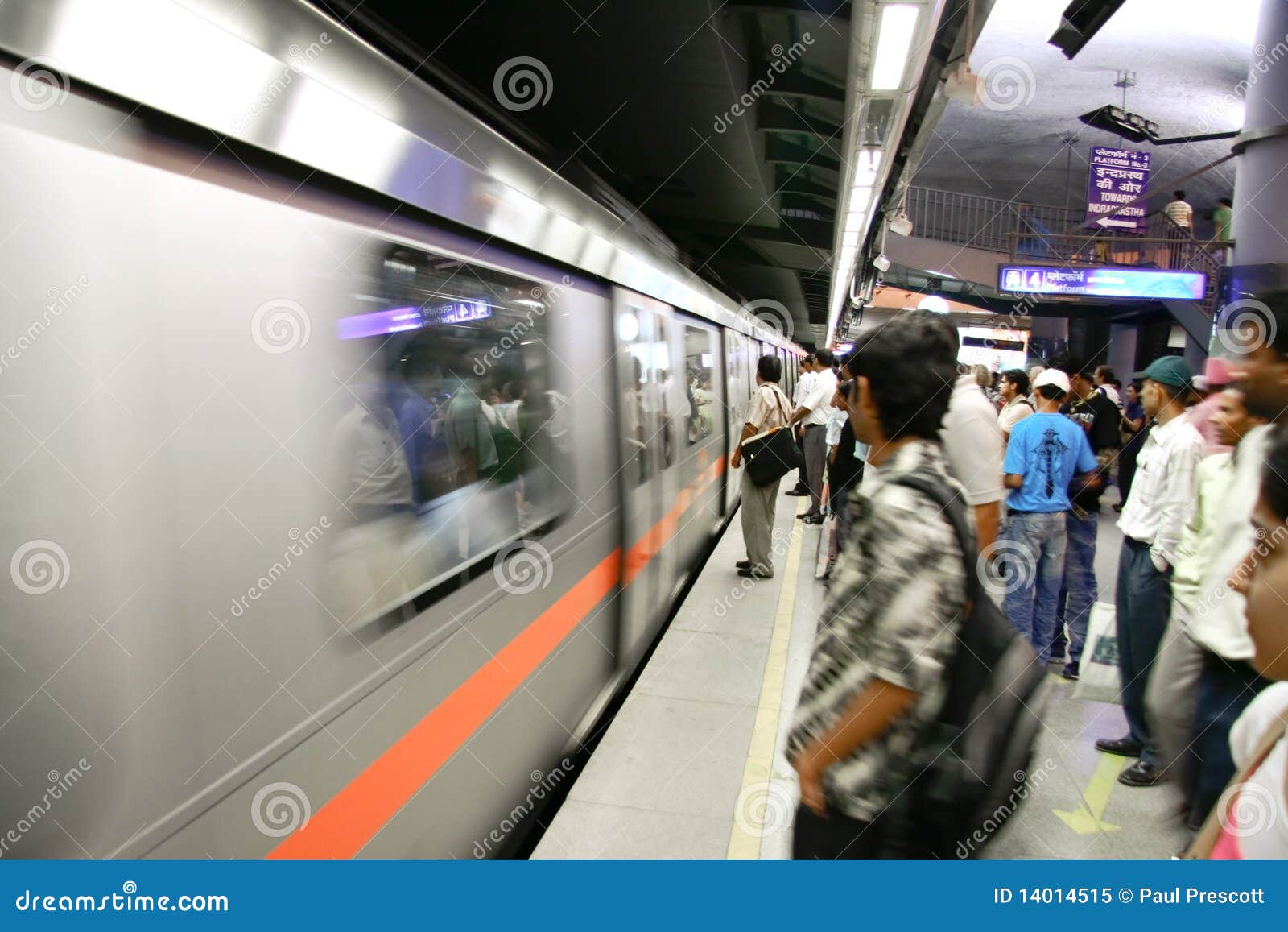 Delhi metro passengers editorial image. Image of person - 14014515