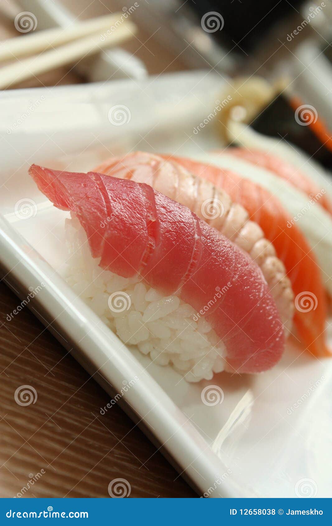 Delicadeza Oriental - Sushi Foto de archivo - Imagen de crudo ...