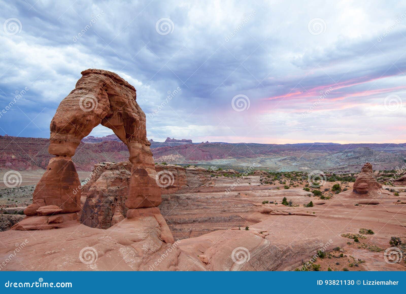 Delicate Arch stock photo. Image of alone, hike, delicate - 93821130