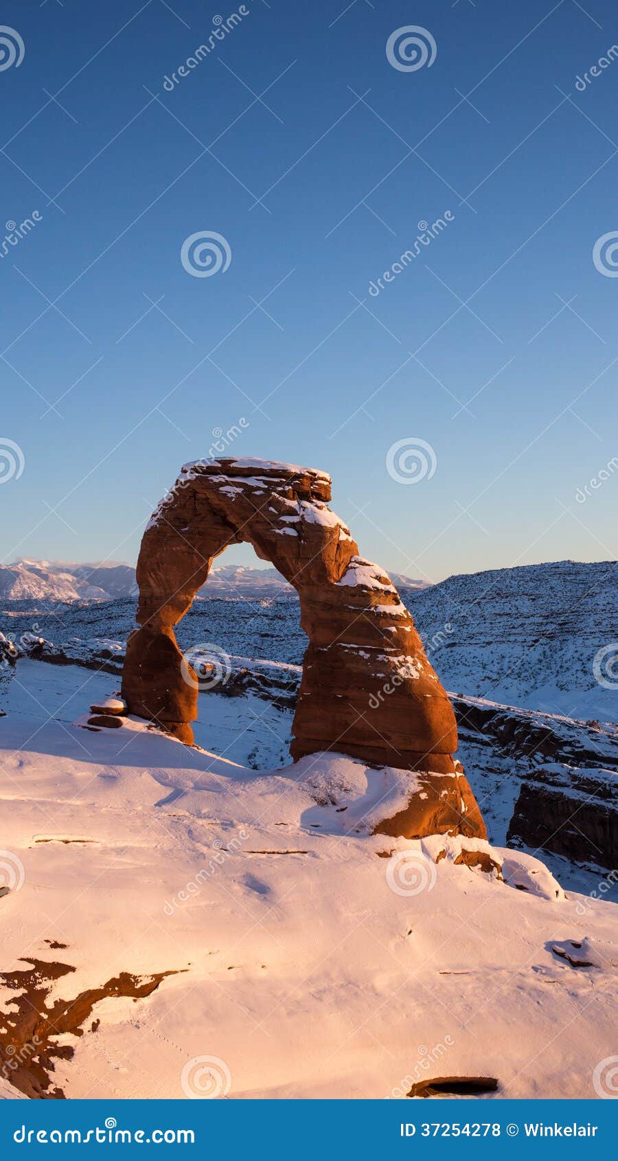 Delicate Arch at Sunset in Winter Stock Photo - Image of freezing ...