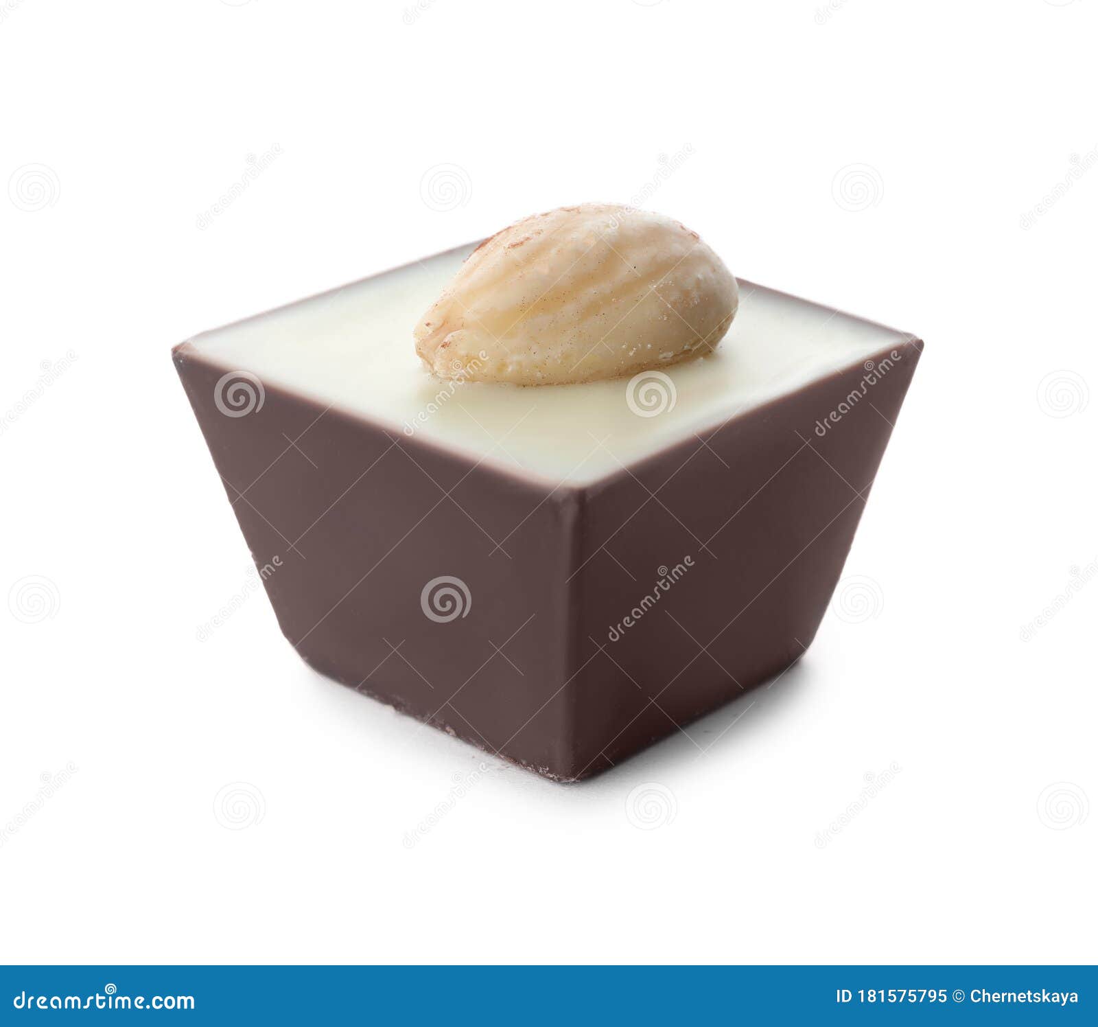 Delicioso Dulce De Chocolate Con Almendras Aislado Imagen de archivo ...
