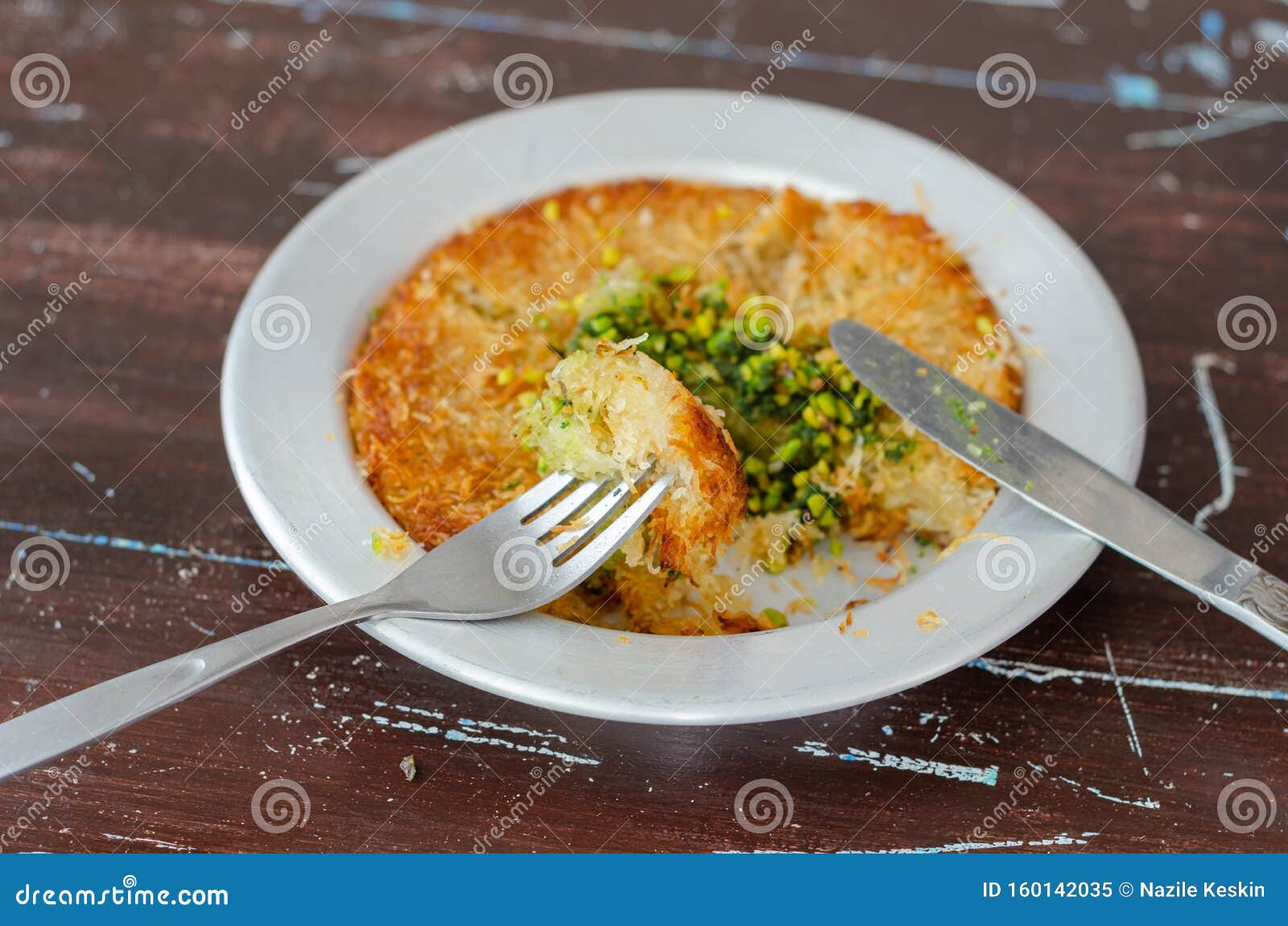 Delicioso Postre Turco Tradicional: Kunfi Imagen de archivo - Imagen de ...