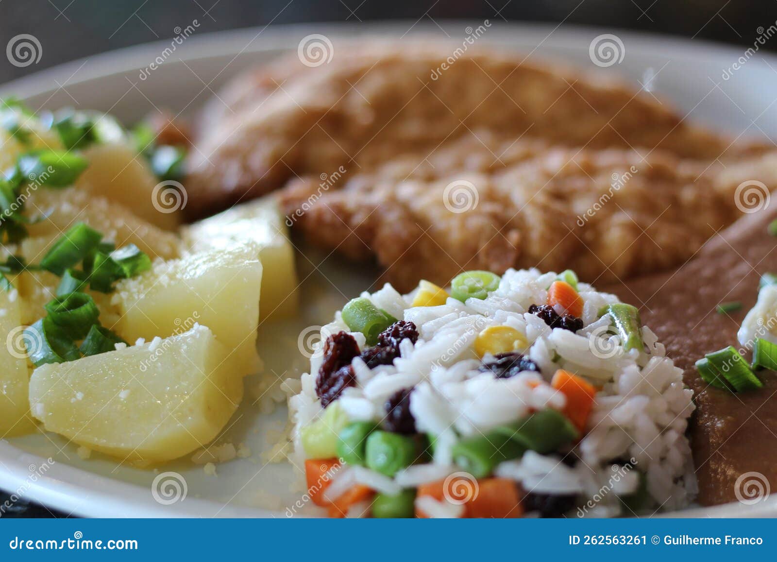 Delicioso prato feito image stock. Image of dessert - 262563261