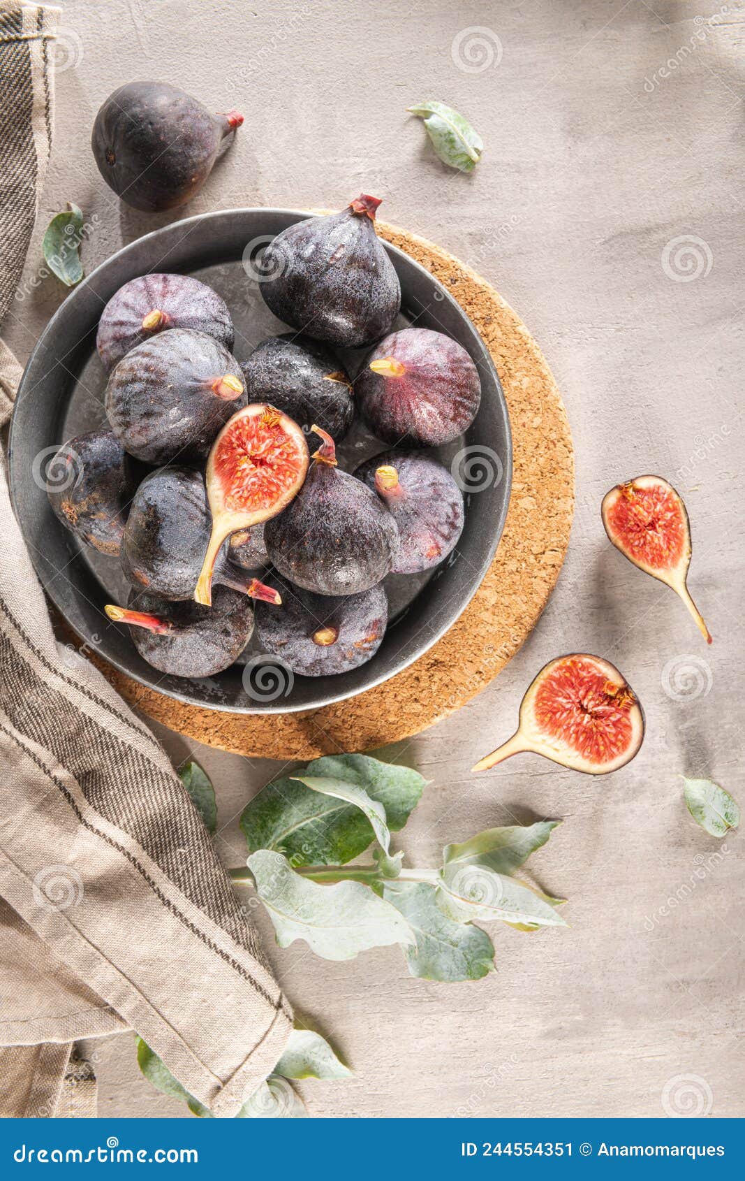 Delicious Figs in a Plate. Kitchen Countertop with Some Ready-to-eat ...