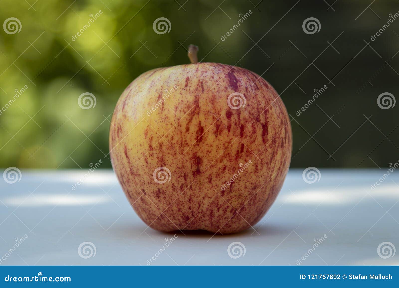 A Delicious Red Apple Close Up Stock Photo - Image of freshness, fresh ...