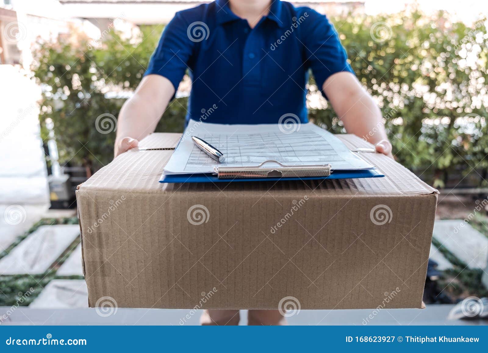 Delivery Man Deliver Box Parcel Package and Clipboard Documents Sending ...