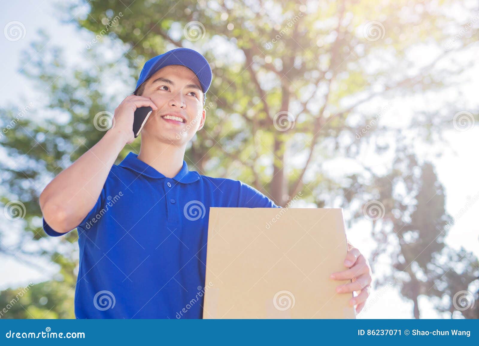 Deliveryman talk on phone stock image. Image of heavy - 86237071