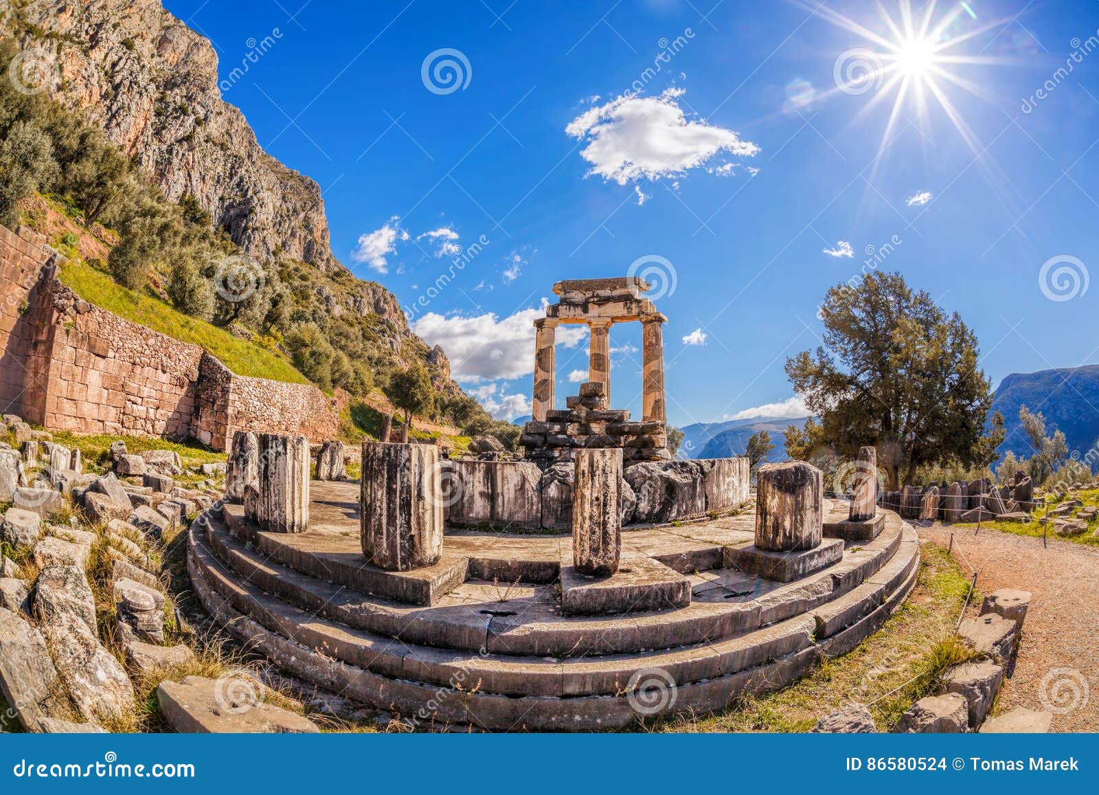 Delphi Mit Ruinen Des Tempels in Griechenland Stockfoto - Bild von ...