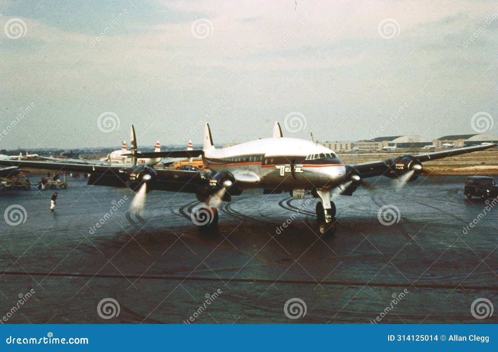 Delta Air Lines Lockheed L-049 Constellation at Idlewild Airport , New ... Delta Air Lines Lockheed L-049 Constellation at Idlewild Airport , New ...
