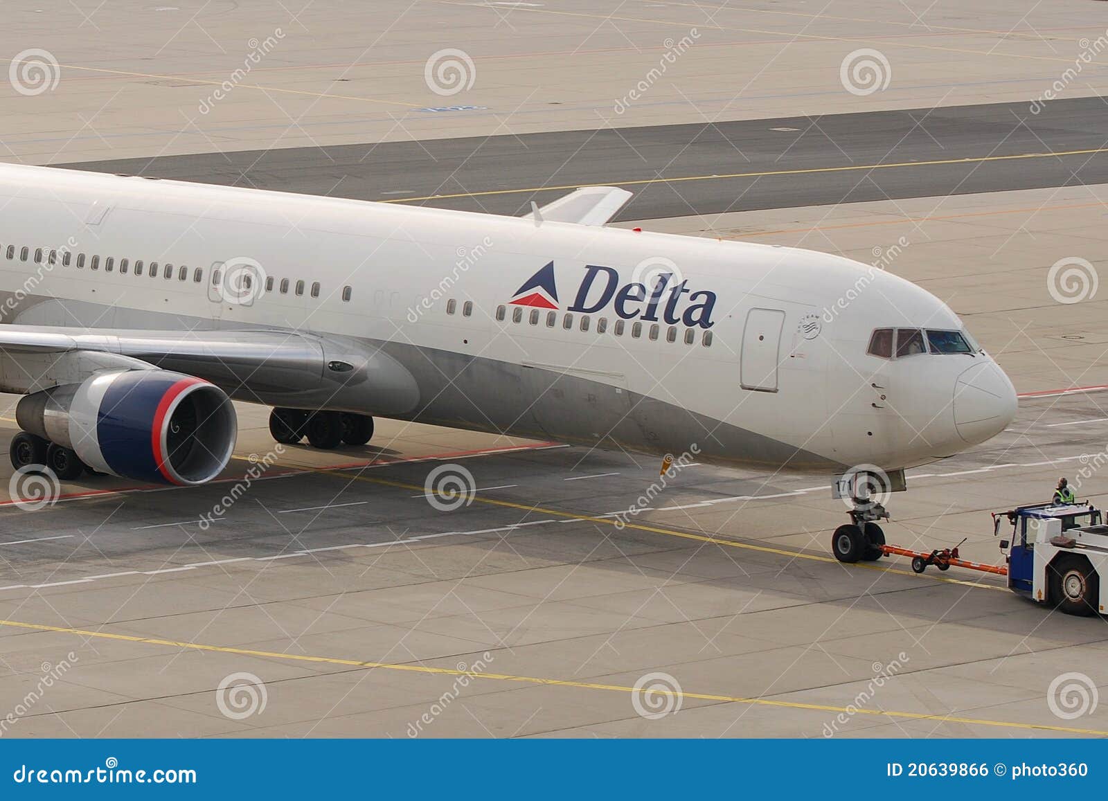 Delta Airlines B767 editorial photo. Image of taxi, power - 20639866