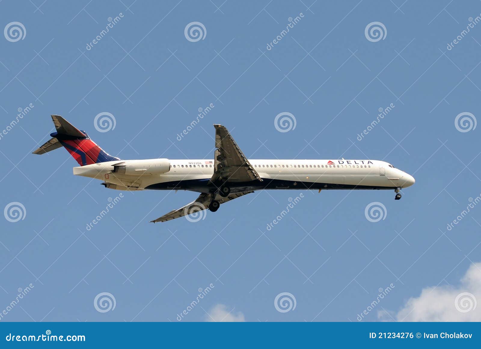 Delta Airlines Passenger Jet Editorial Photo - Image of travel, midair ...