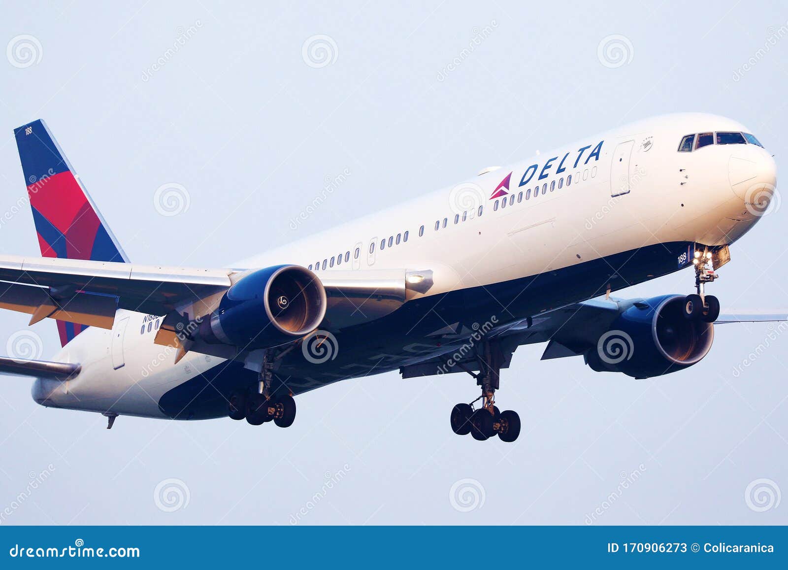 Delta Airlines Plane Taking Off Editorial Stock Photo - Image of ...