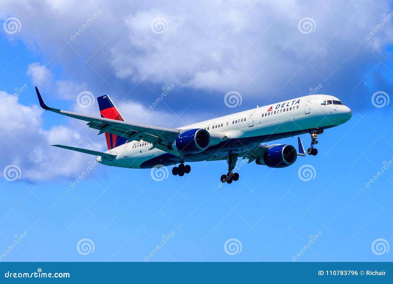 Delta Boeing 737-800 With SkyTeam Livery Side View Editorial Image ...