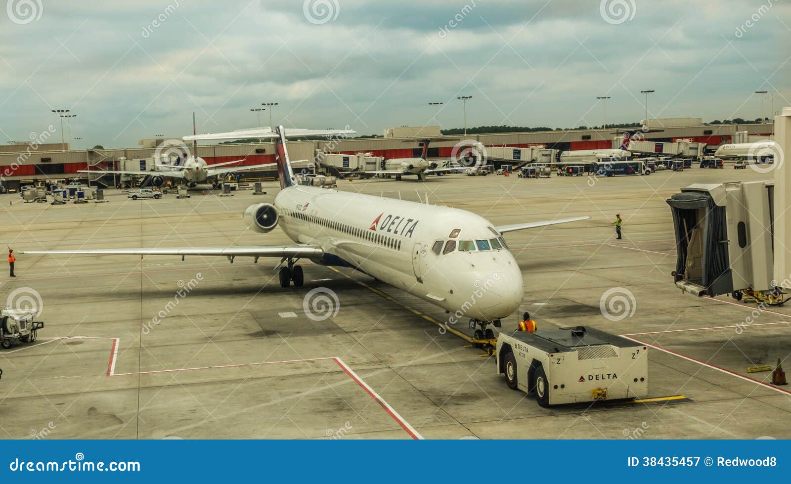Delta Jet Push Out editorial photography. Image of procedure - 38435457
