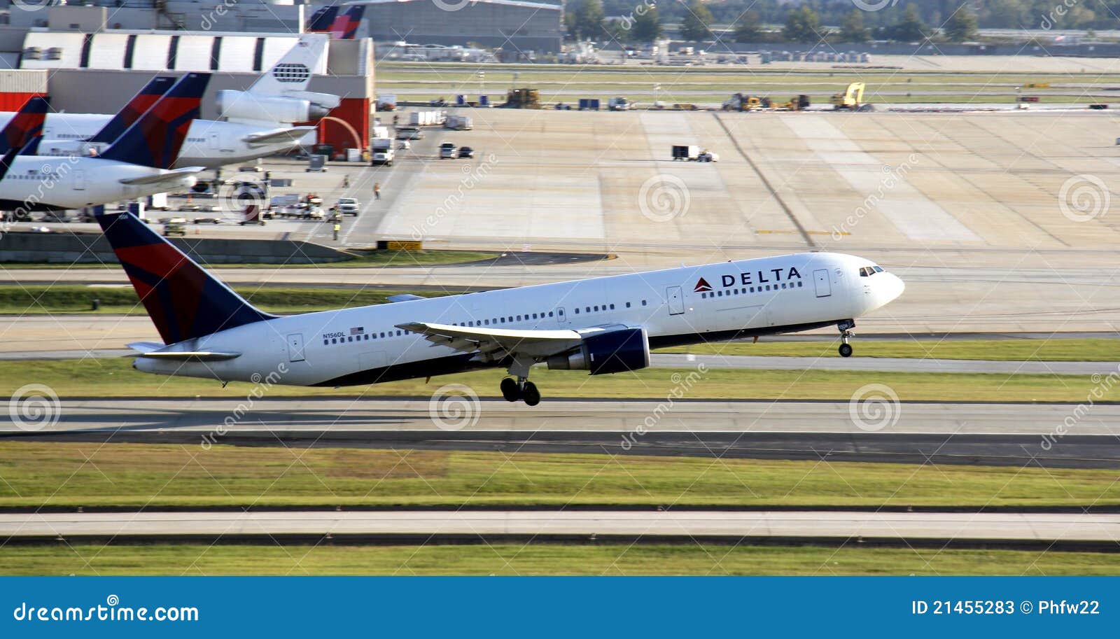 Delta jet taking off editorial stock photo. Image of aircraft - 21455283