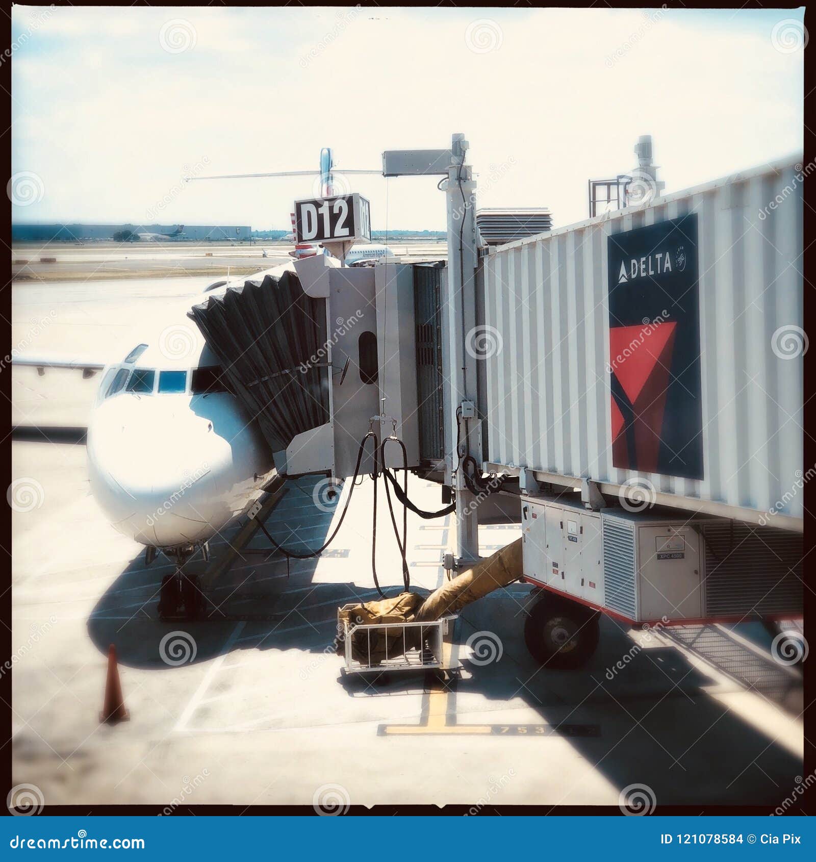 Delta plane at gate editorial stock image. Image of terminal - 121078584
