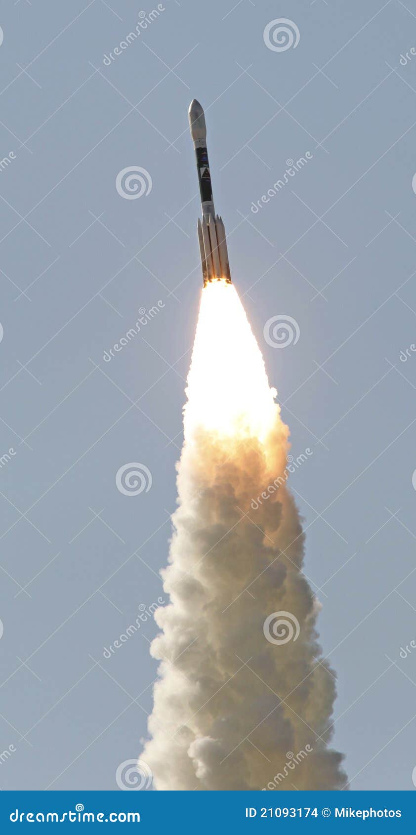 Delta raketlancering redactionele stock afbeelding. Image of raket ...