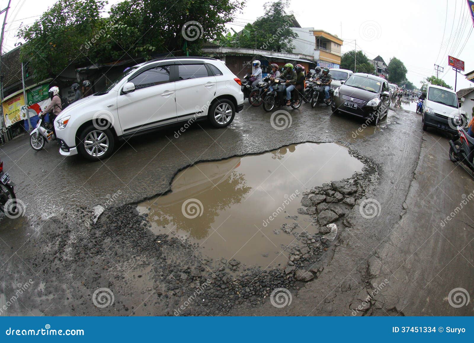 Demaged road editorial stock image. Image of indonesia - 37451334