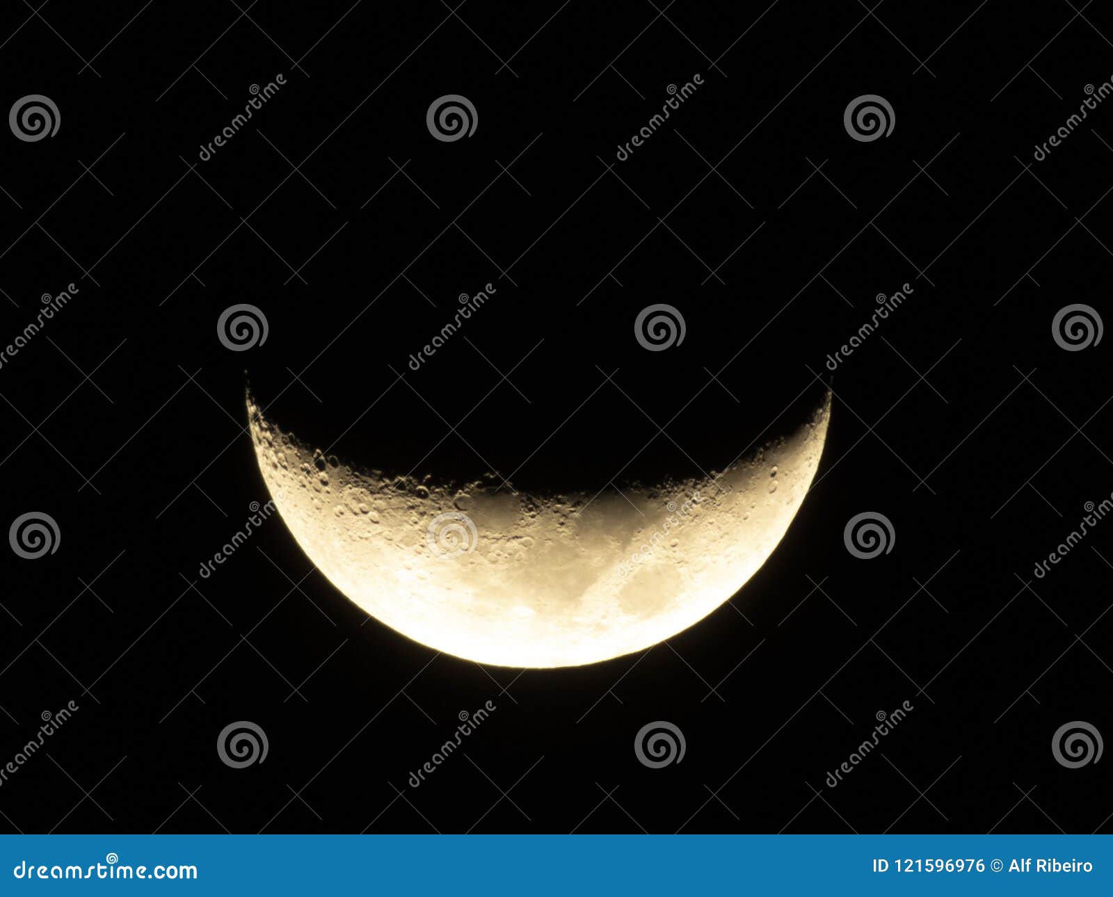 Demi-lune photo stock. Image du astrologie, astronomique - 121596976