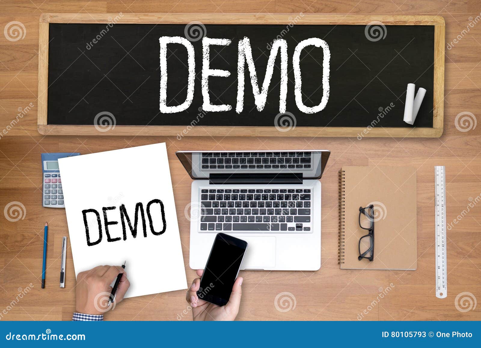 DEMO Demo Preview Ideal immagine stock. Immagine di allievo - 80105793