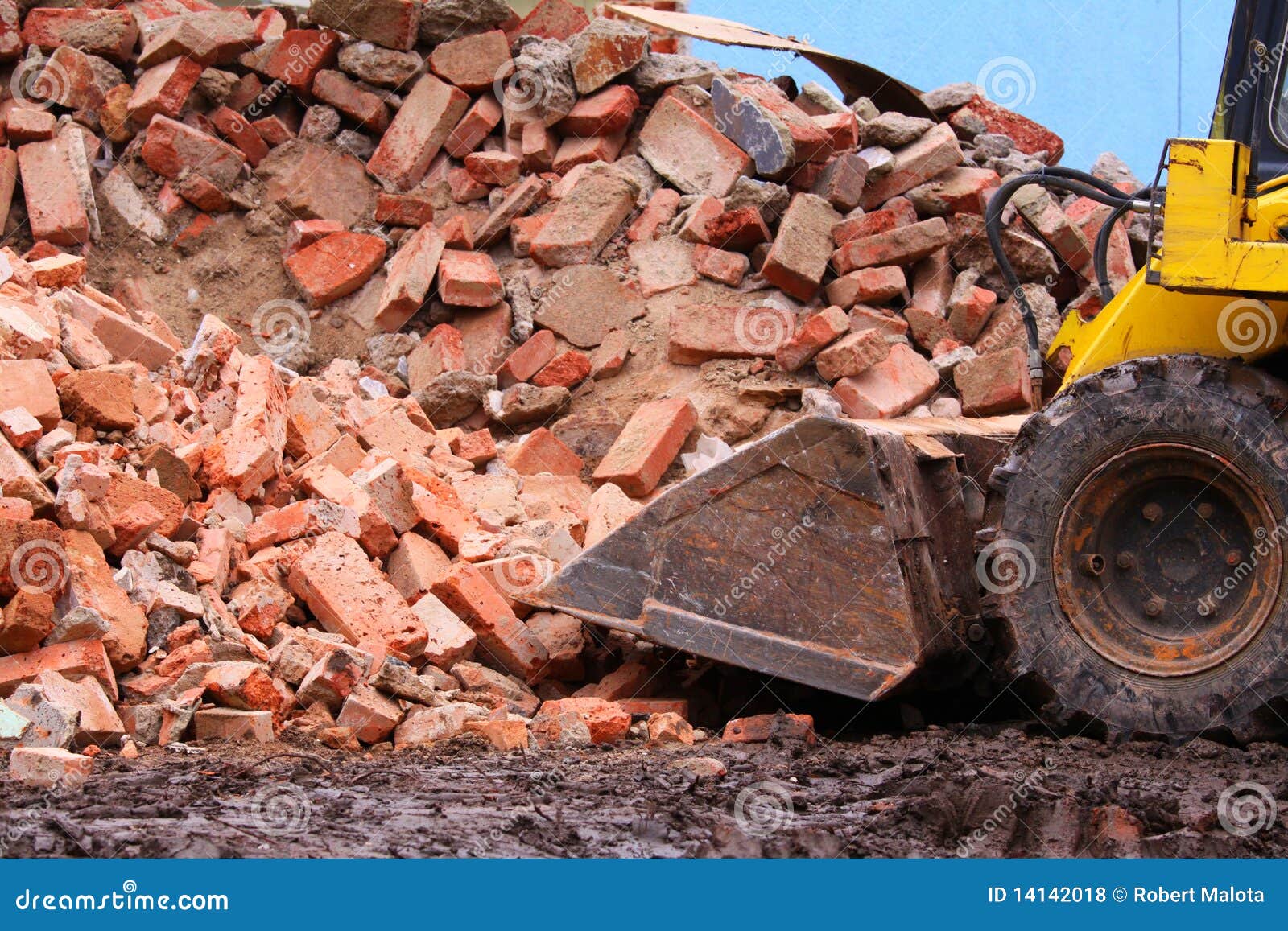 Demolición foto de archivo. Imagen de saneamiento, pared - 14142018