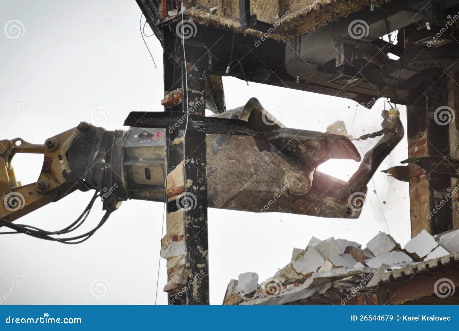 Demolición y el desmontar imagen de archivo. Imagen de excavador - 26544679