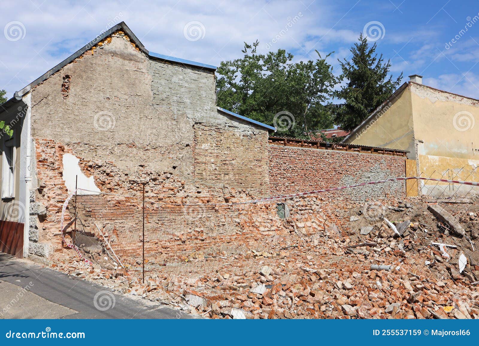 Demolition of an Old Brick House Stock Image - Image of house, industry ...