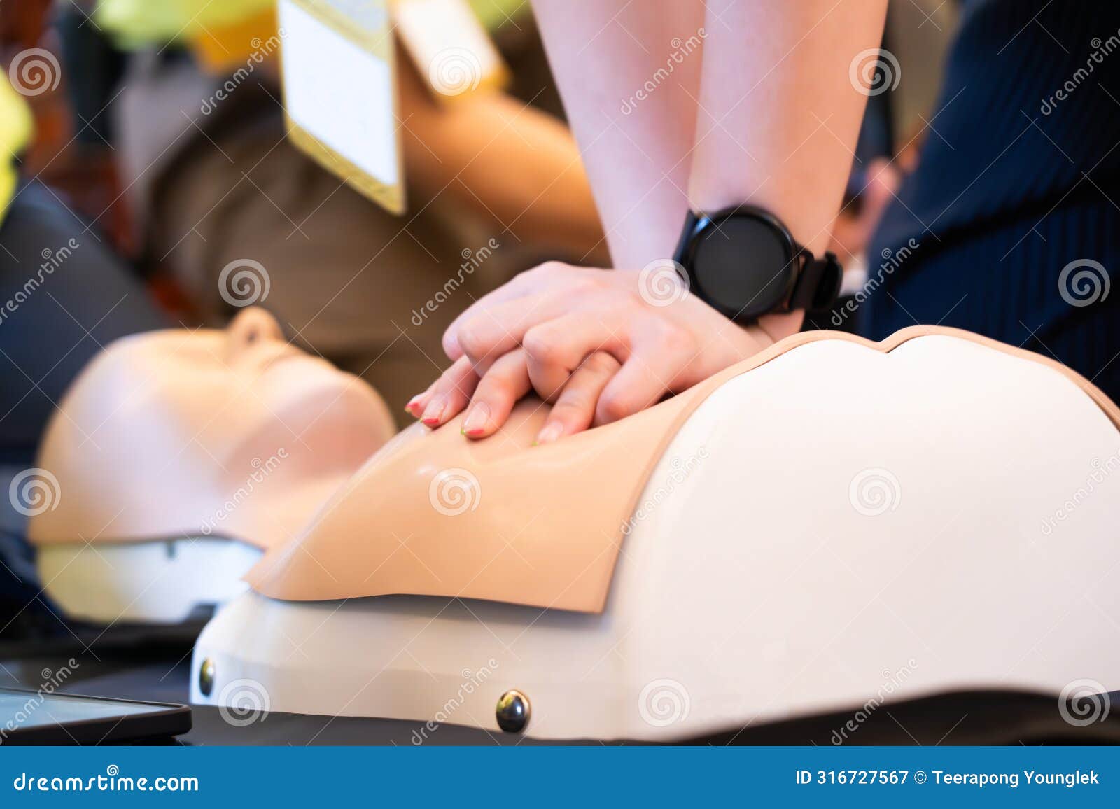 Demonstration of Heart Pumping through a Dummy , Basic Emergency First ...