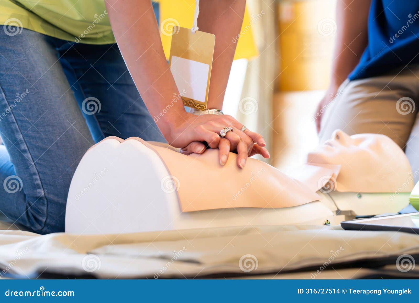 Demonstration of Heart Pumping through a Dummy , Basic Emergency First ...