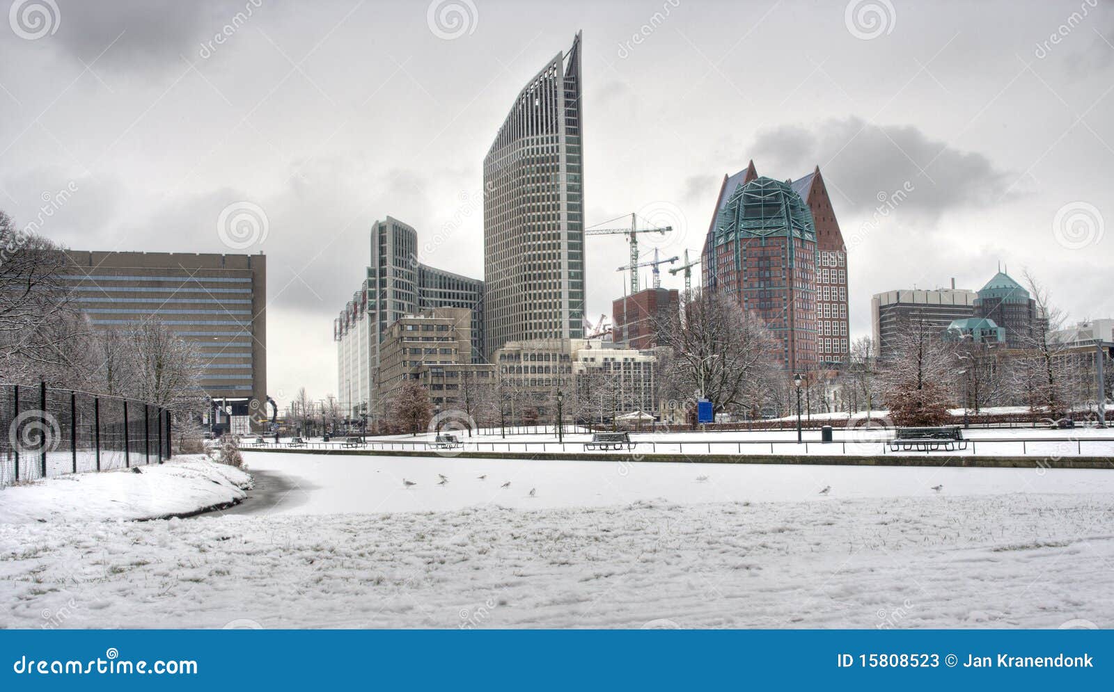 Den Haag im Winter stockbild. Bild von gebäude, schnee - 15808523