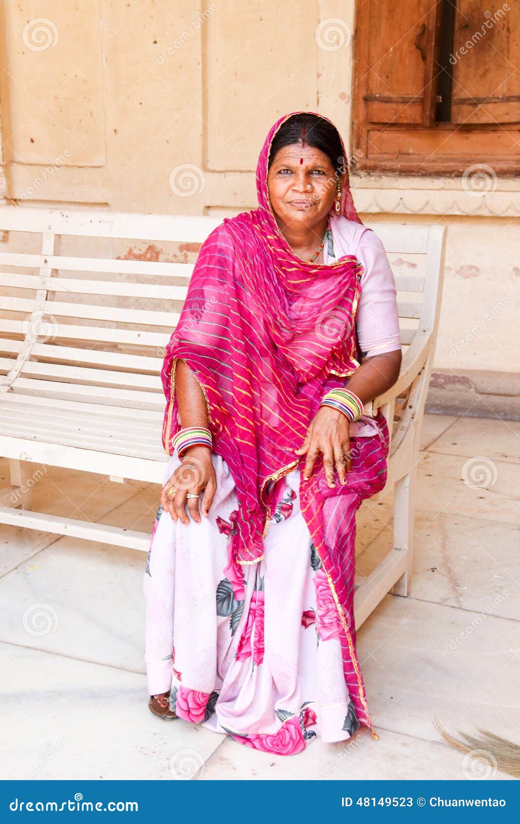 Den indiska kvinnan redaktionell arkivfoto. Bild av stillhet - 48149523
